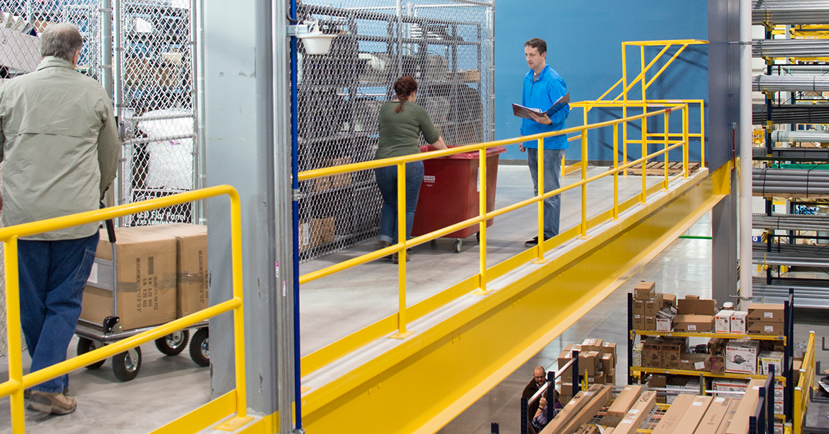 Safety Yellow Base Yellow OSHA Compliant Guardrail Base With Toeboard ...